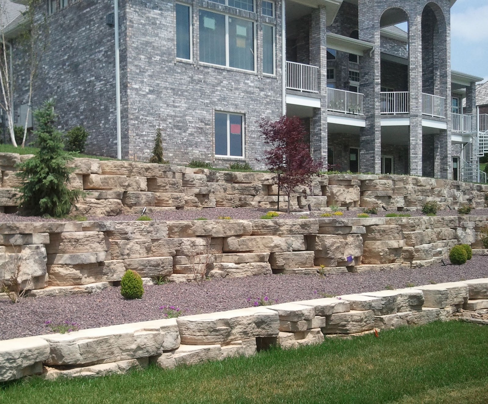 MIDWEST HARDSCAPE: Rosetta Hardscapes - Outcroppings and Steps