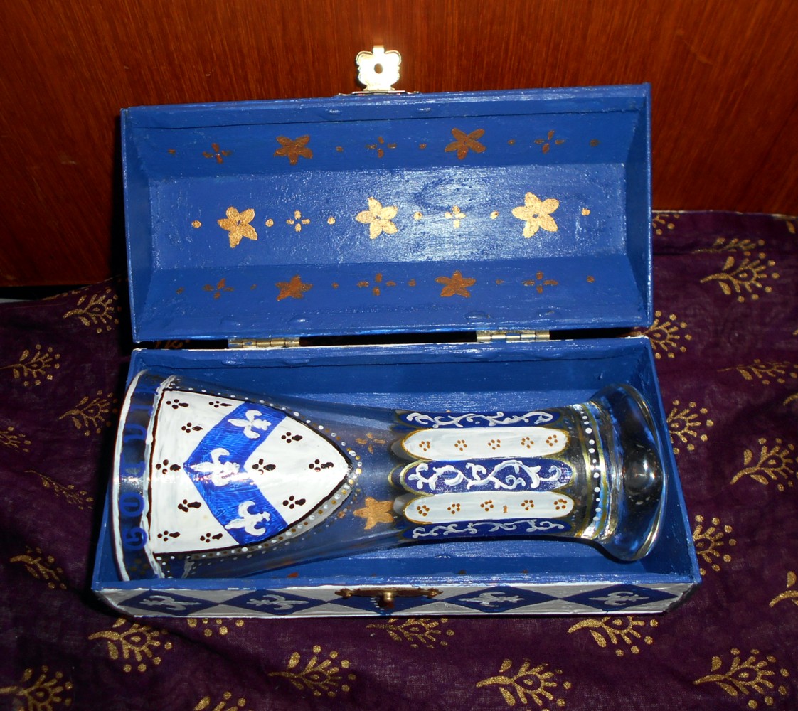 Eva's historical costuming blog: A box for a painted glass