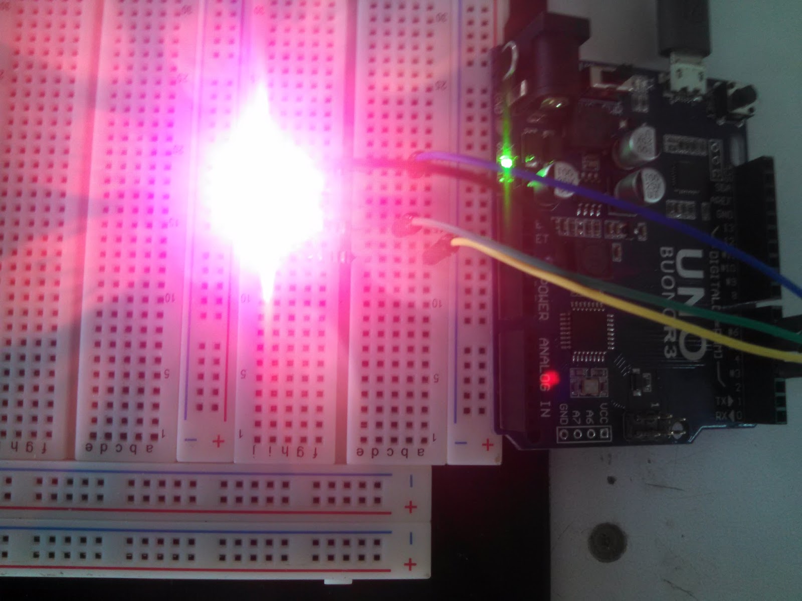 Programando en Arduino Uno (COM3): Laboratorio_7