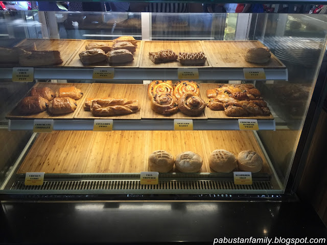 Family Travelogue: Ah Meng Restaurant Singapore Zoo/ Family Travelogue ...