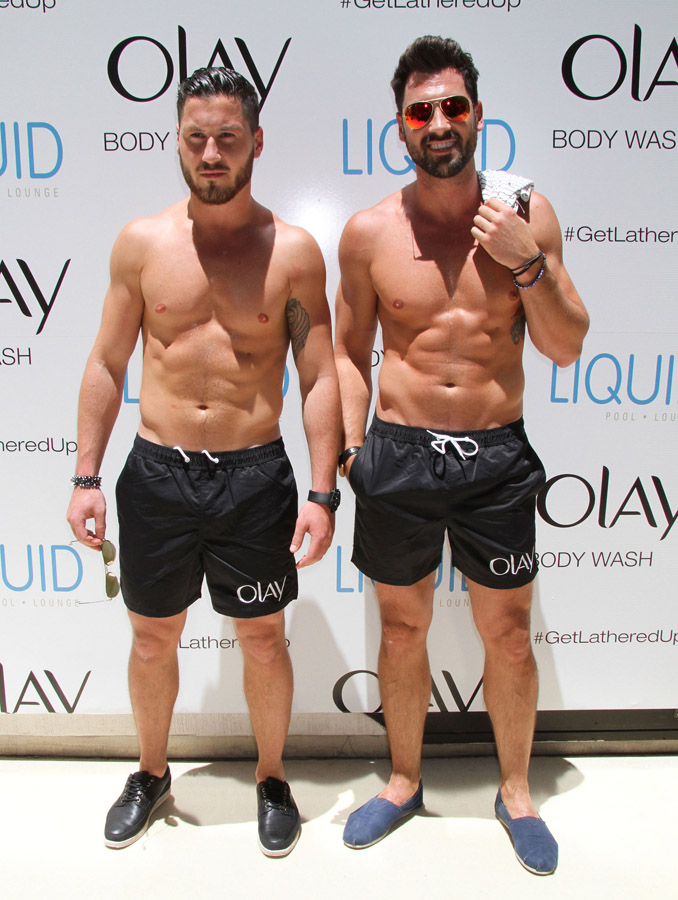 Val Chmerkovskiy And His Brother Maksim Shows Off Their Matching Abs ...