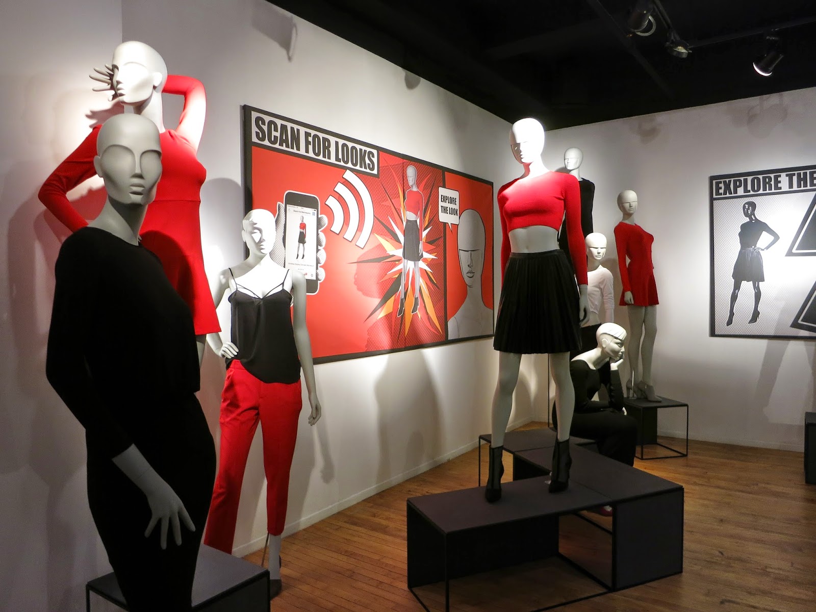 RetailStoreWindows.com: Universal Display, New York