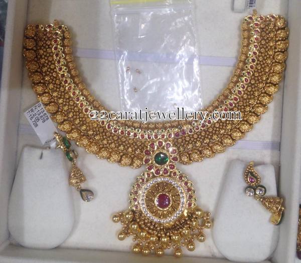 130 Grams Gold Set with Simple Earrings - Jewellery Designs