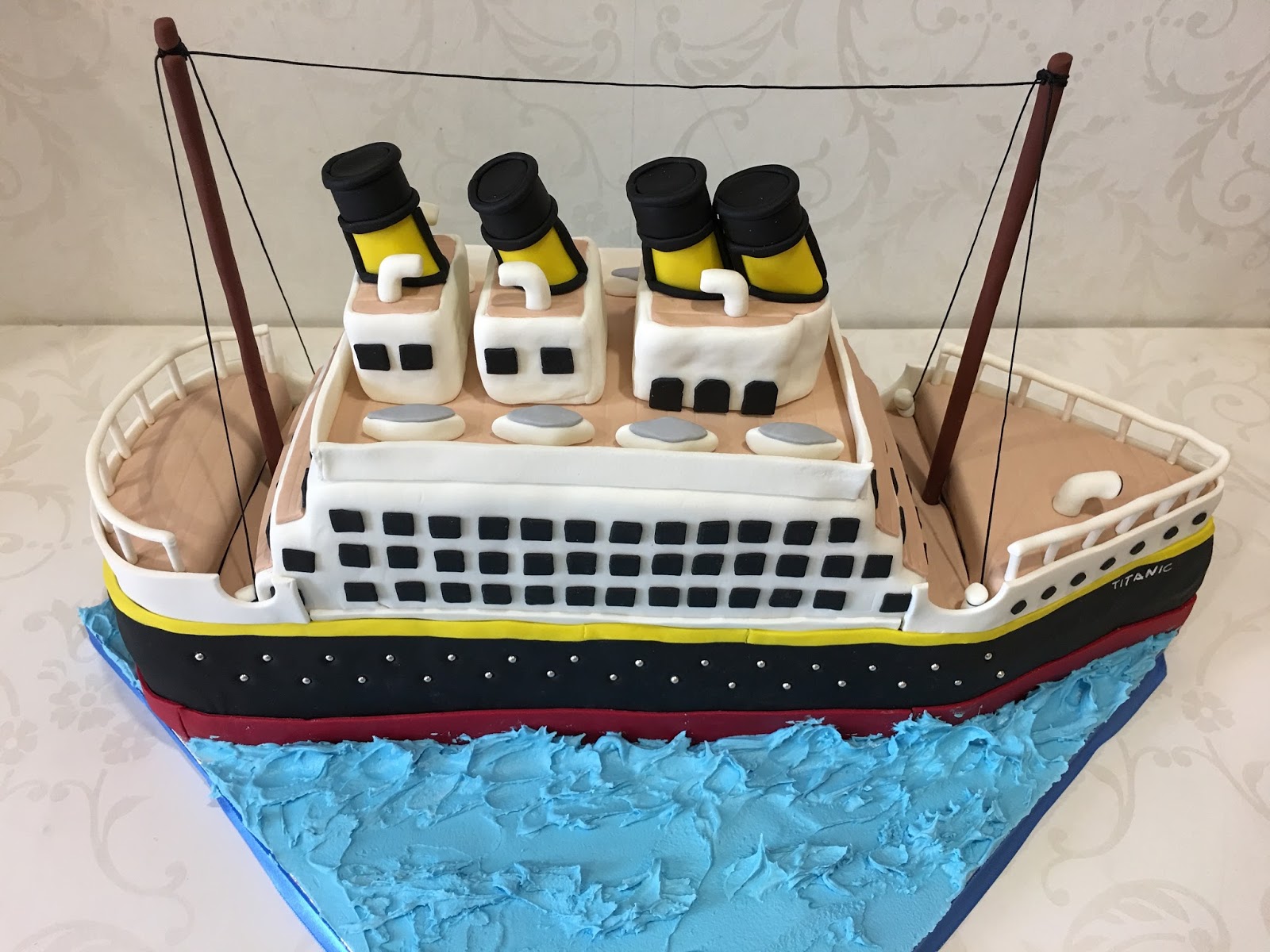Karina´s Cookies & Cupcakes: Pastel Titanic