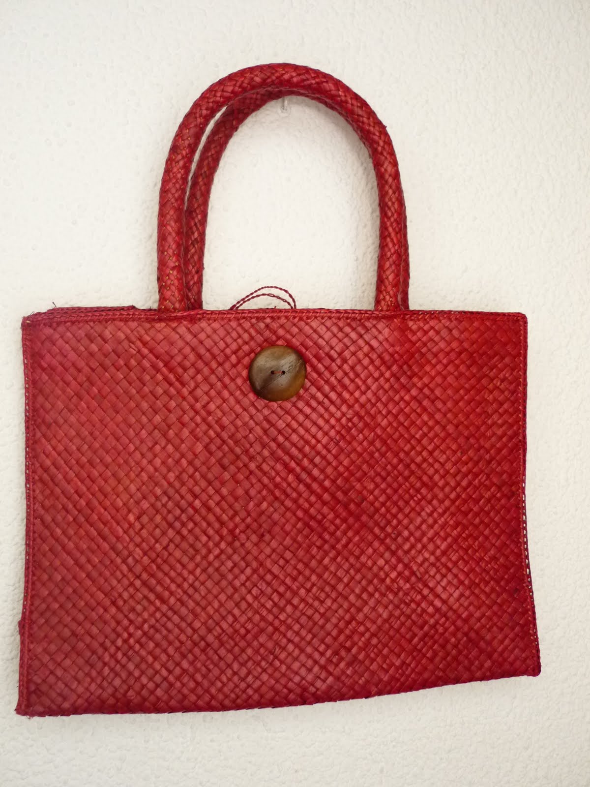 La coleccionista de bolsos: Bolso de rafia rojo