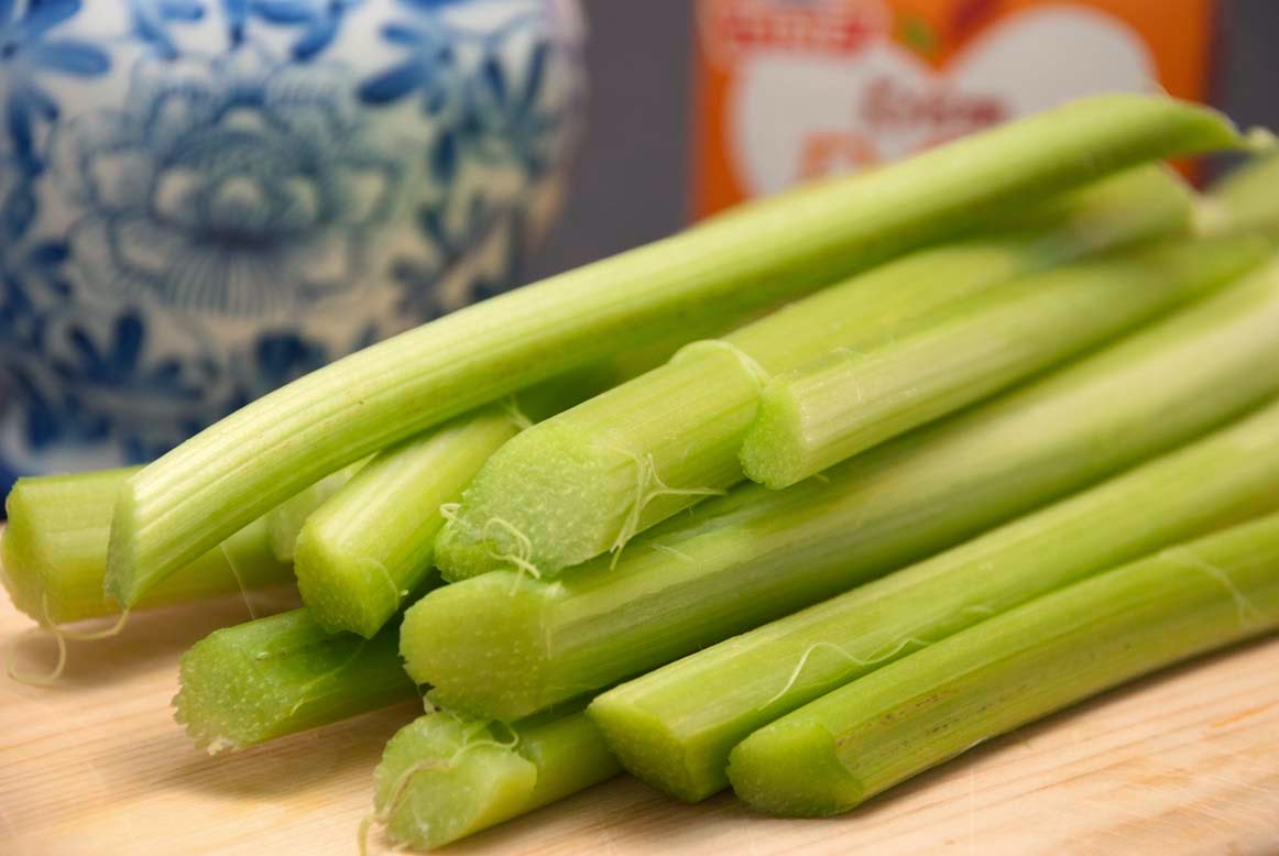 Pludrehanne: Råbra suppe. Jeg mener: Rabarbrasuppe!