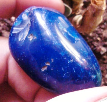 Naudi nikome: Kristali