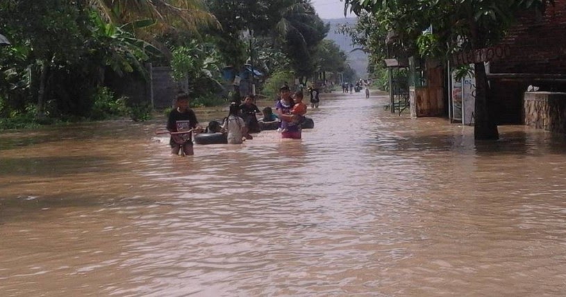 The Big Wobble : Indonesia – 6,000 Displaced by Floods in West Java ...