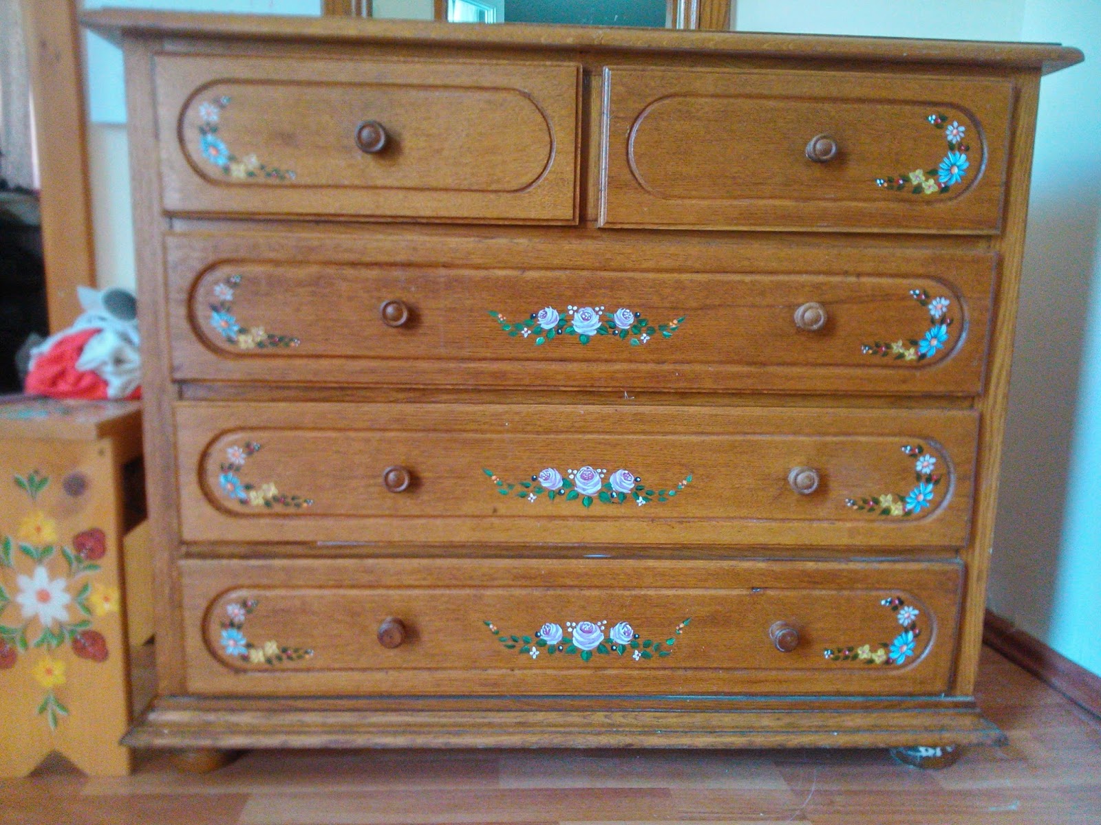 CLAUDIU BIXA: Mobila pictata Rasnov