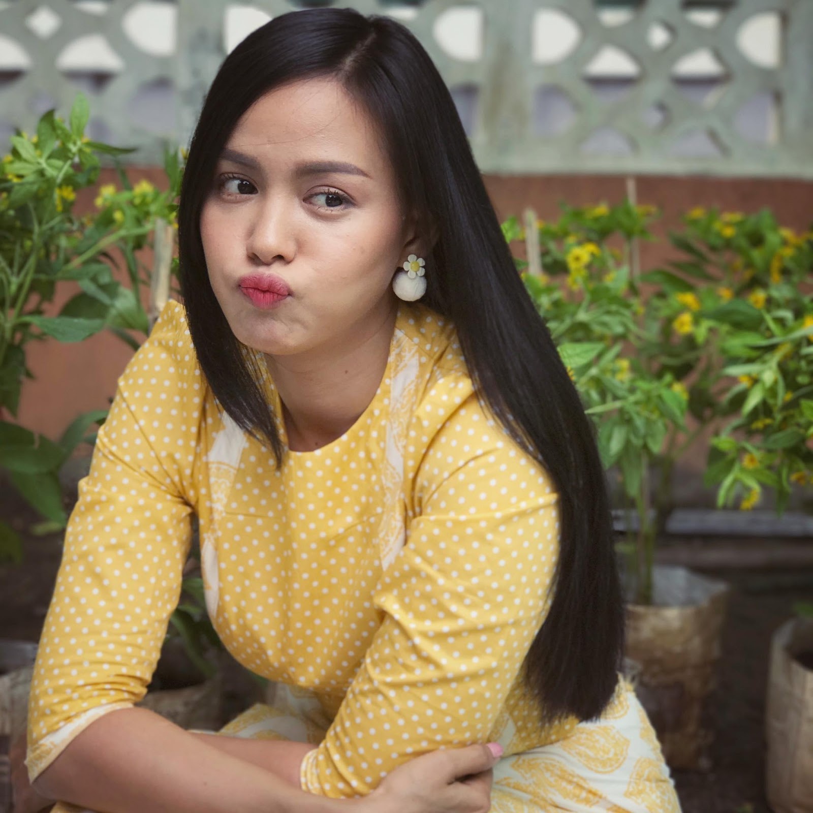 Ma Aye Thaung Beautiful Portrait Photos in Myanmar Outfit