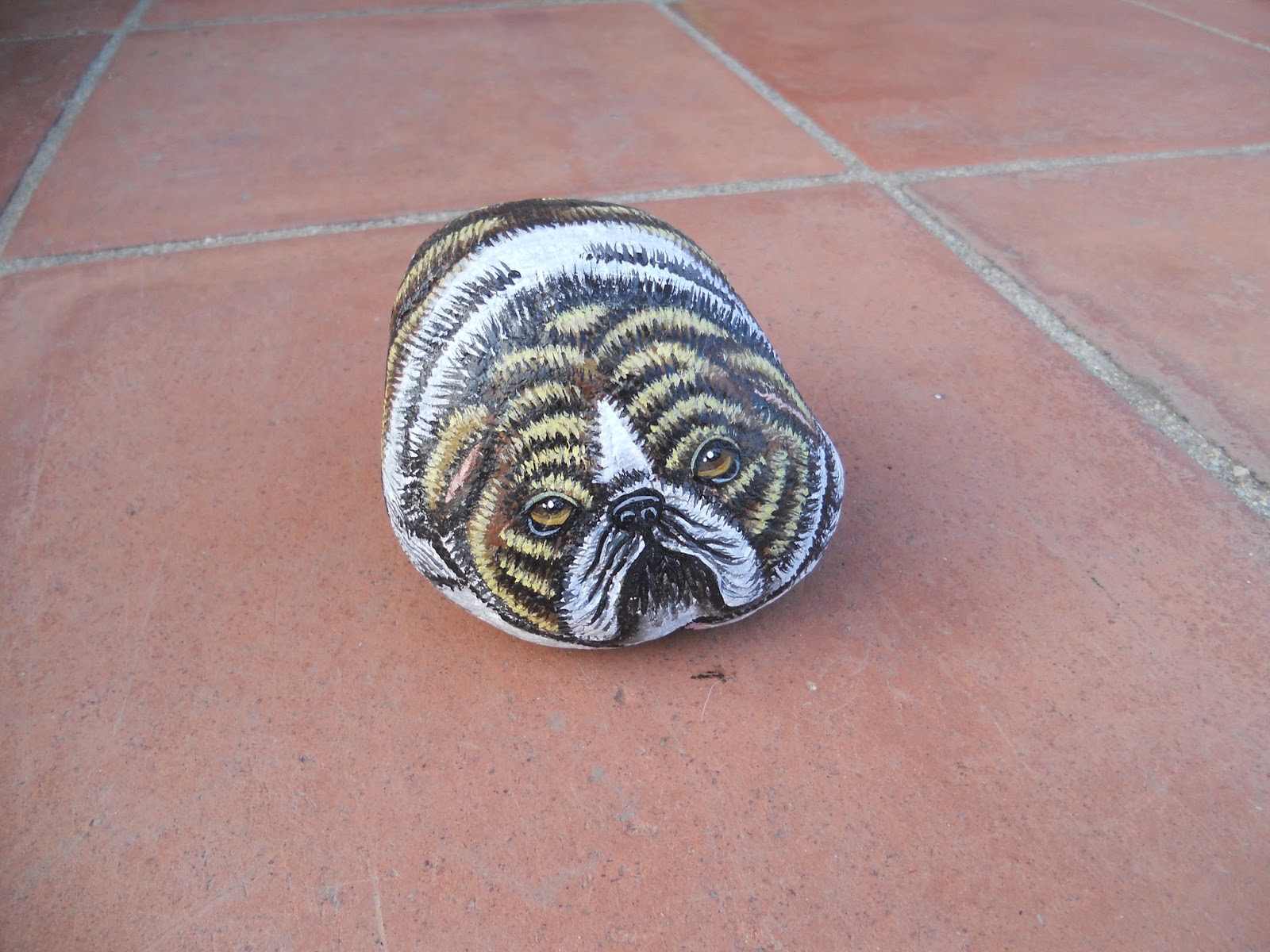 Piedras pintadas a mano: PIEDRAS PINTADAS: BULLDOG PEQUEÑOS