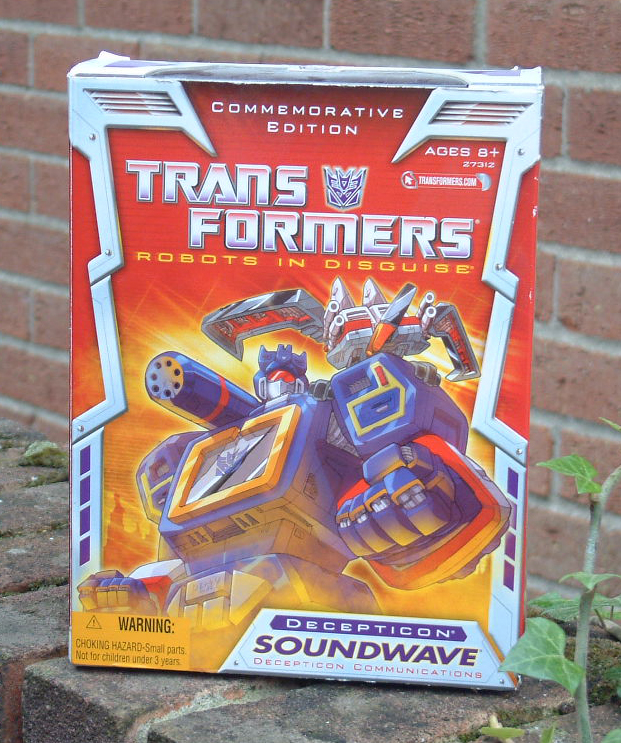 THE TRANSFORMERS: Commemorative Edition G1 Soundwave