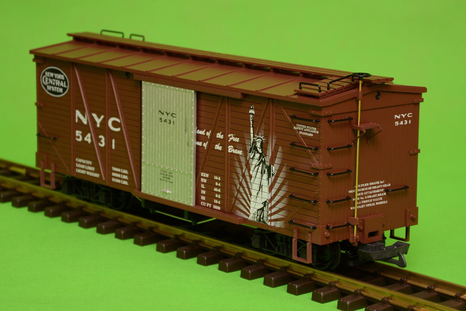 My Miniature Worlds: USA Trains R1453B, G-Scale New York Central box car