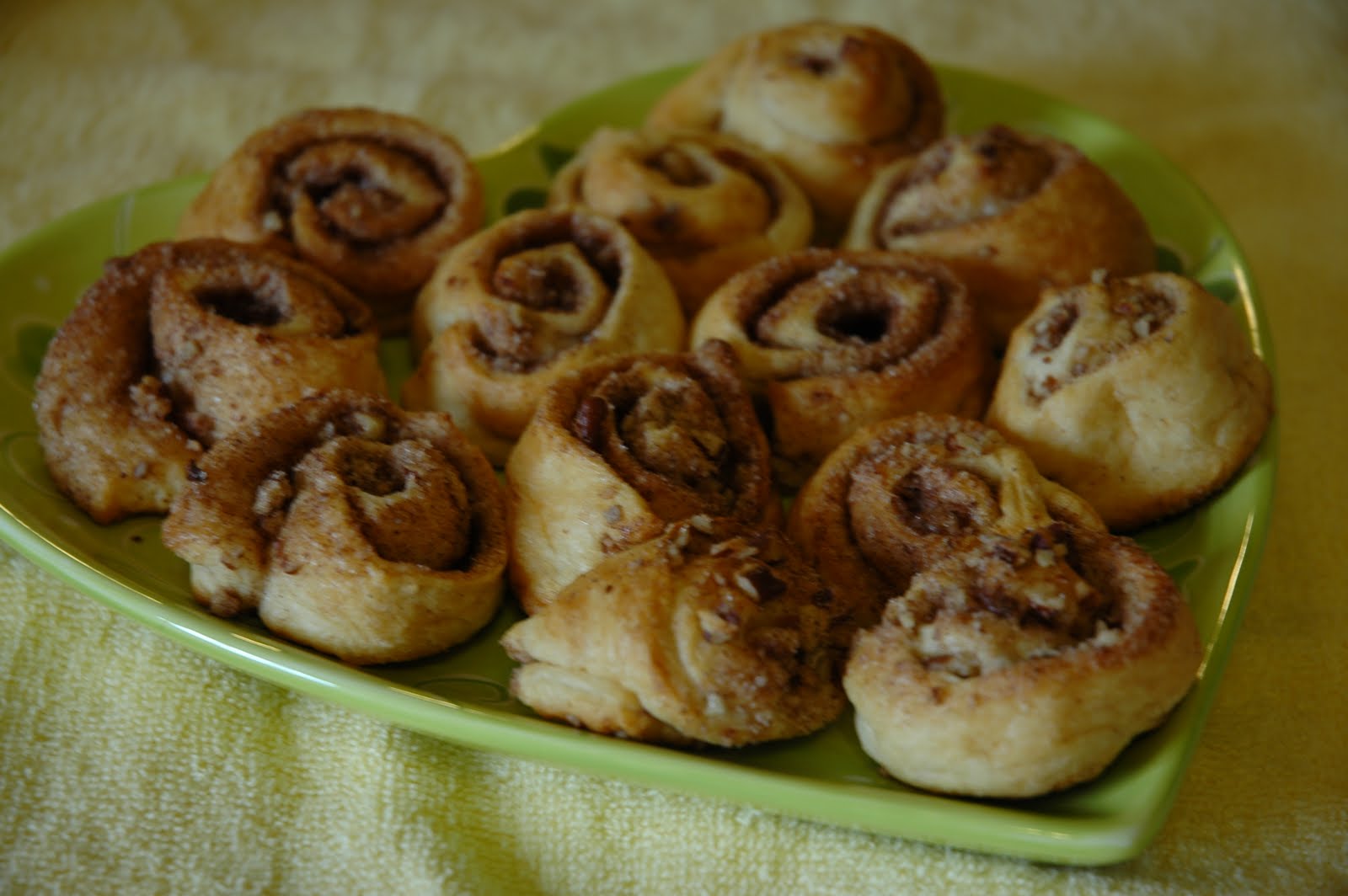 DeLish DeMaria: Mini Cinnamon~Walnut Pinwheels