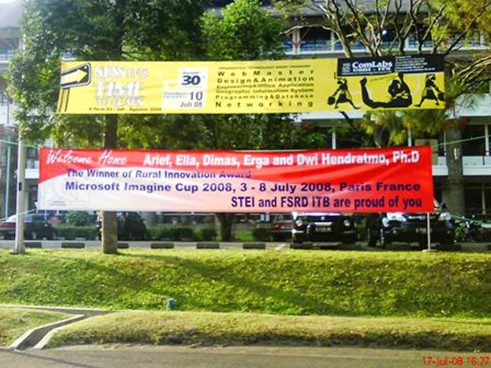 Spanduk: November 2014