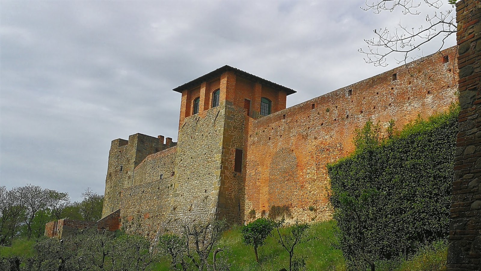 Alla scoperta della Fortezza di MONTECARLO (di Lucca).