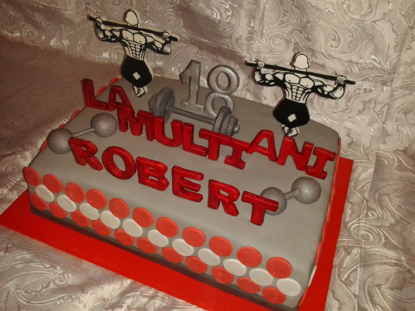 Tărâmul dulciurilor: Tort "Bar Workout"