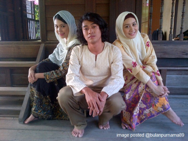 trilibrium: GAMBAR MARSHA BERTUDUNG DI FILEM QADA'