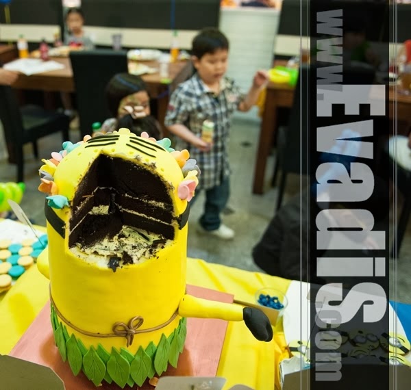Despicable Me - 2D, 3D Cake, Cupcakes and Dessert Table