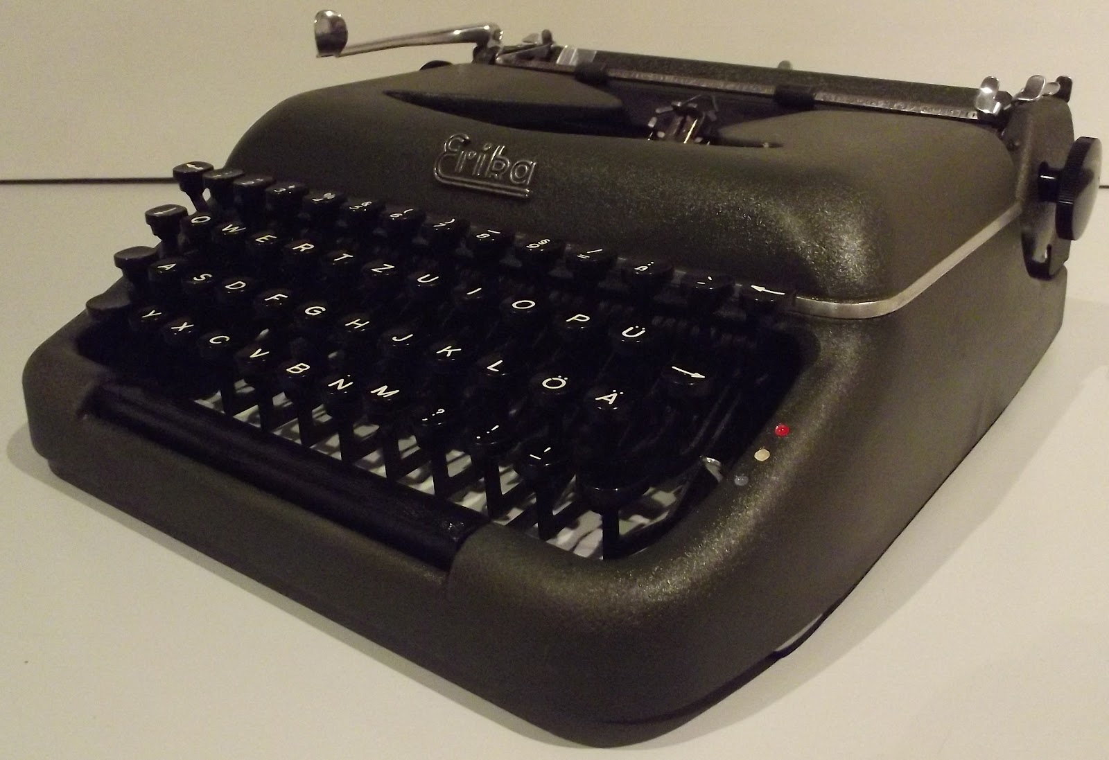 oz.Typewriter: Erika and Bijou Typewriters