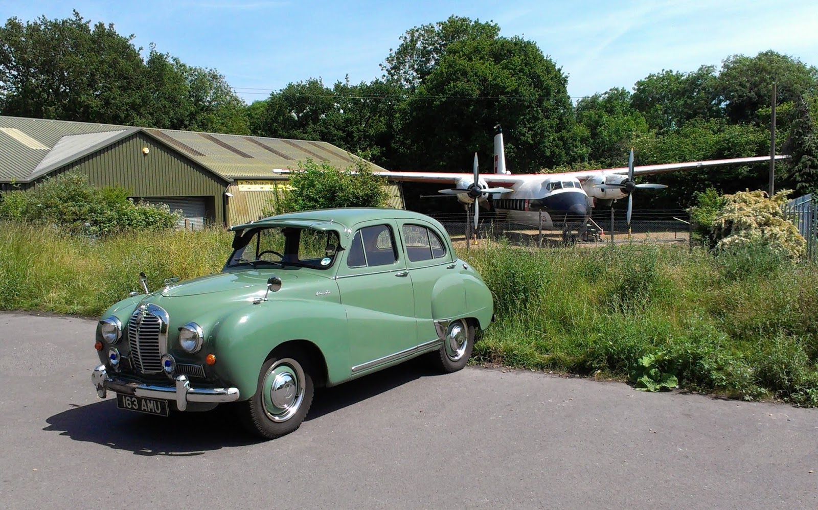 Mike's Austin A40 Somerset: Journey 18th June 2015 - Woodley "Airfield"