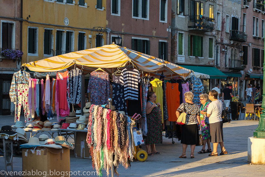 venezia blog: How Do I Look? On Via Garibaldi This Evening