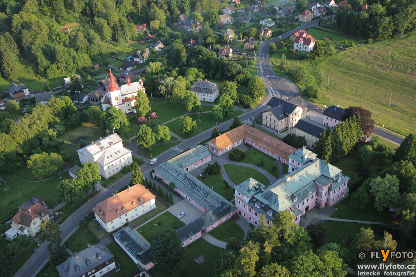 FLyFOTO letecká fotografie a video: Sloup v Čechách