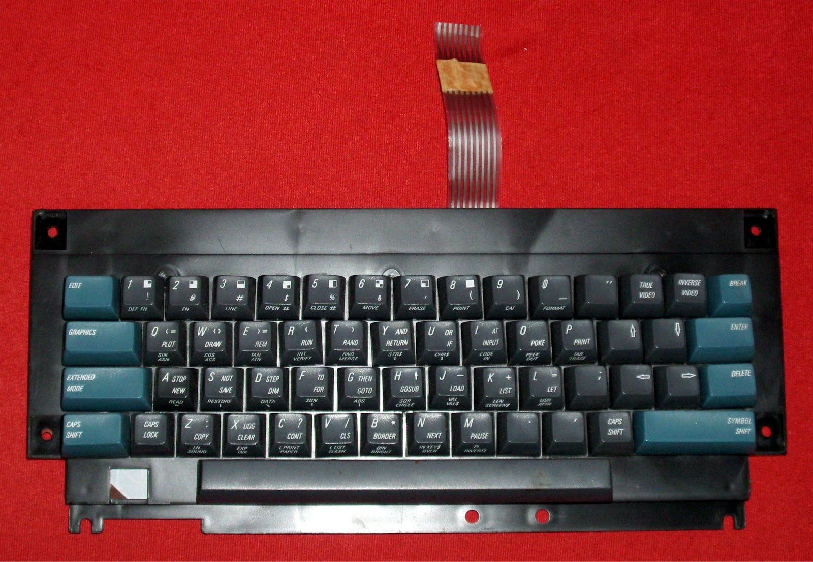 Cantinho do TK90X: Substituição para teclado do TK95