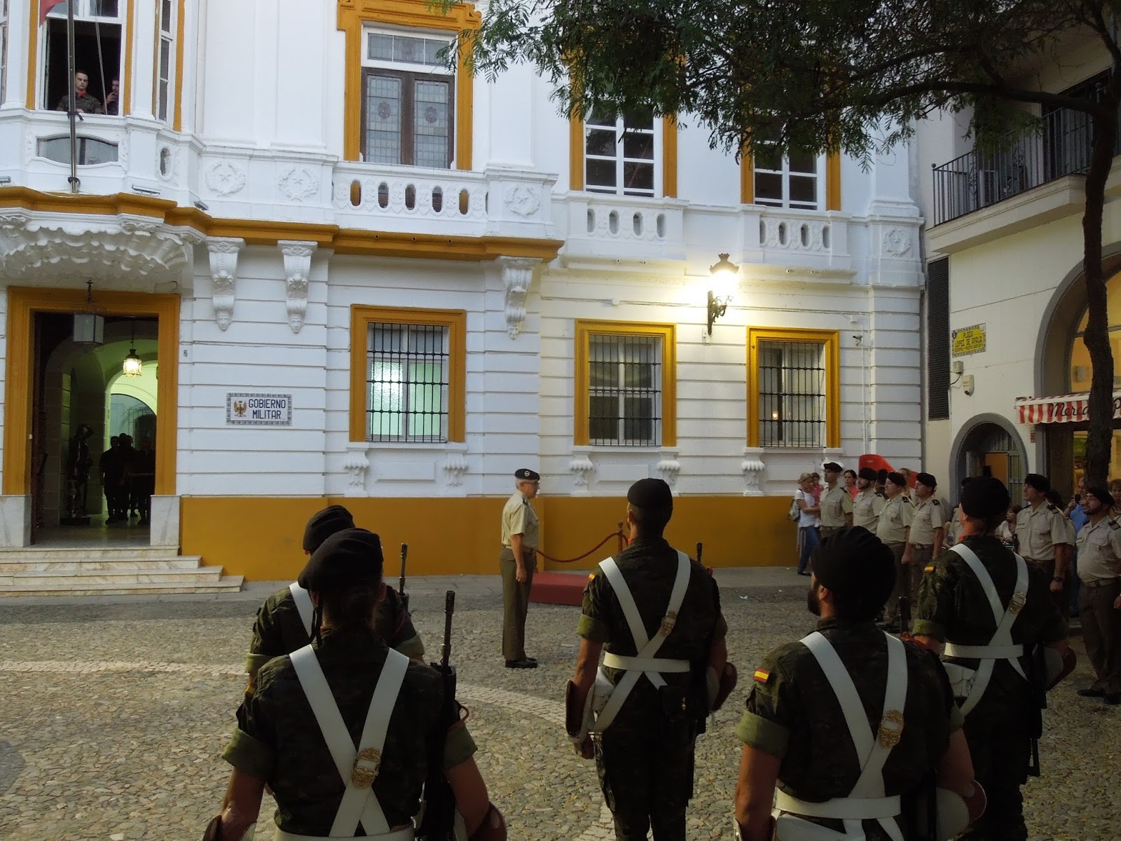 Extremadura militar: GACA ATP XI. Arriado de Bandera.