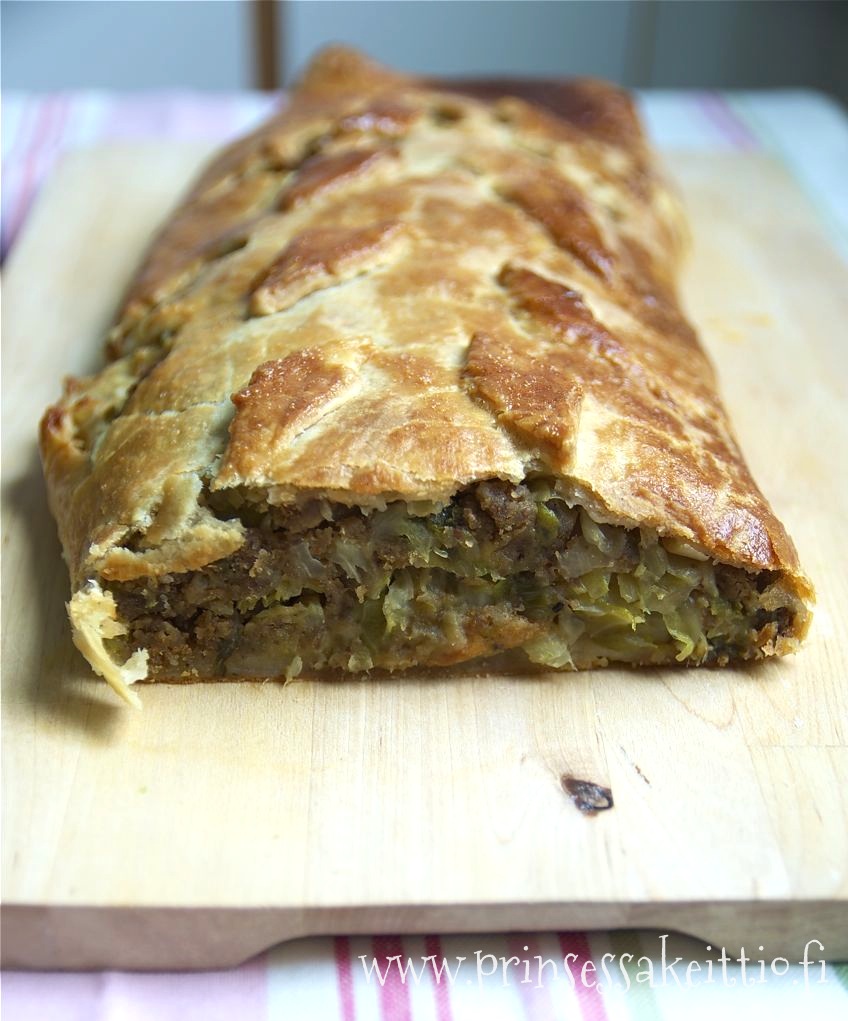 Prinsessakeittiö: Kaalipiirakka härkäpapulisällä