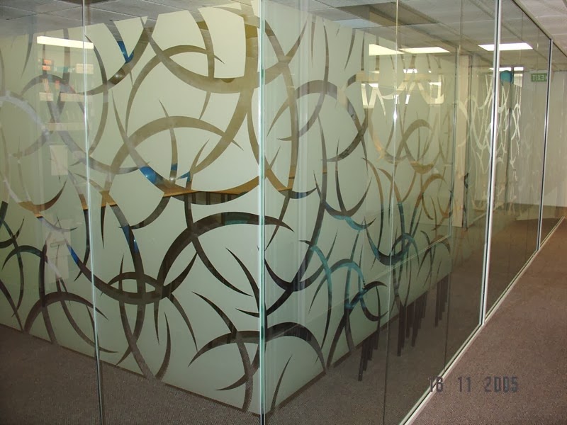 PEMBUATAN CUTTING STICKER : Cutting sticker sandblast