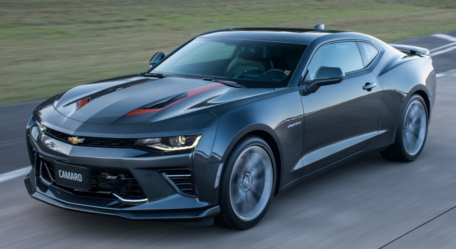 Chevrolet Camaro 2017 chega ao Brasil nas versões SS, Fifty e Conversível
