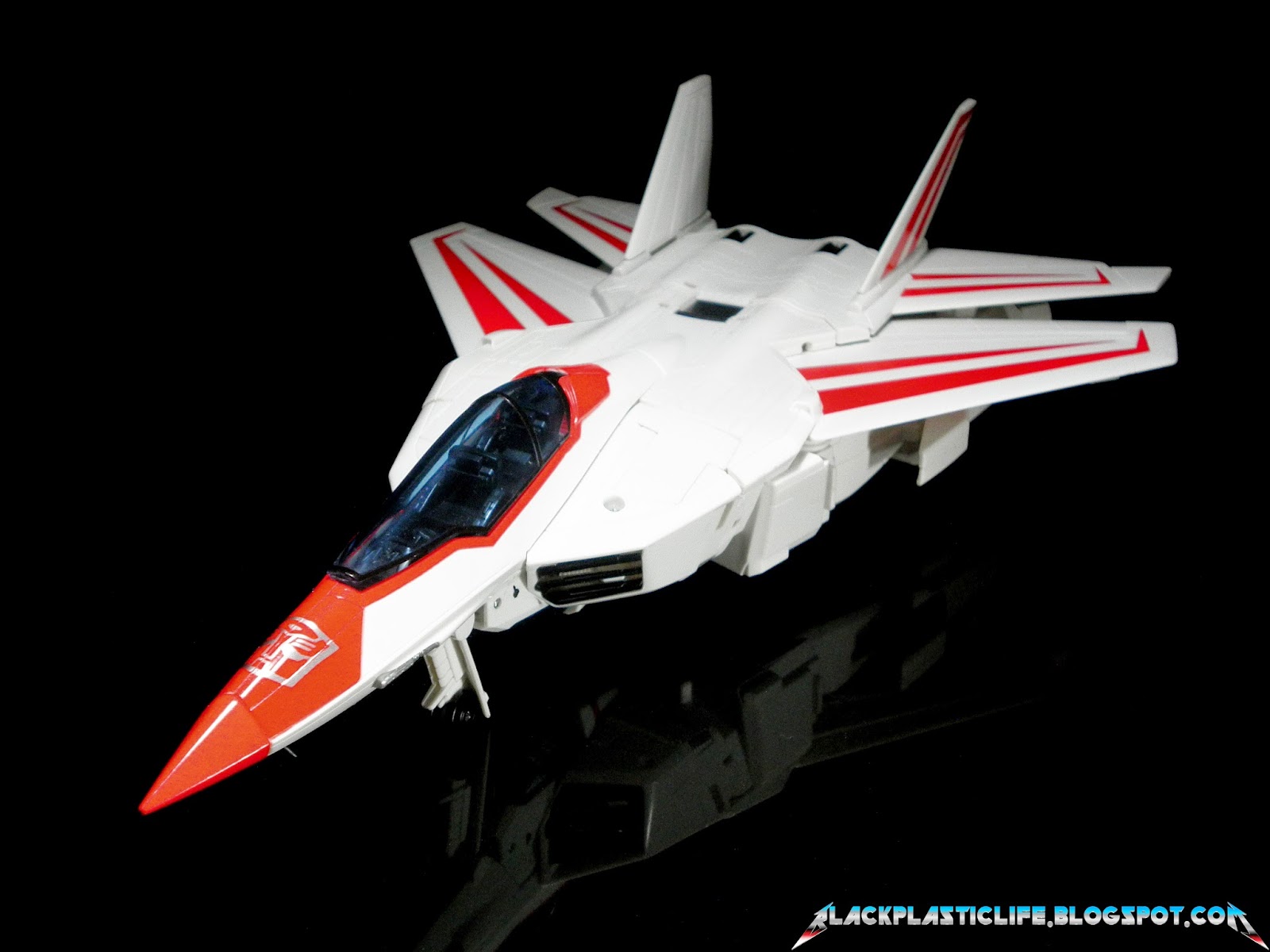 Black - Plastic - Life: Generations Leader Class Jetfire - Pictorial Review