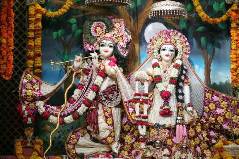 Sri Sri Radha Vrindavana Chandra Darshan [Sri Krishna and Srimati Radha ...