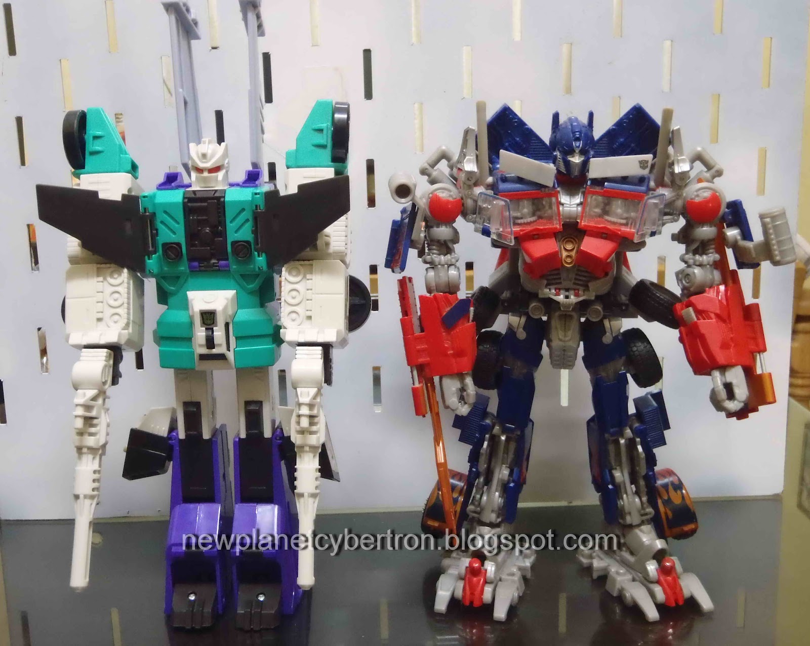 New Planet Cybertron: Transformers Review – Sixshot (G1 2002)
