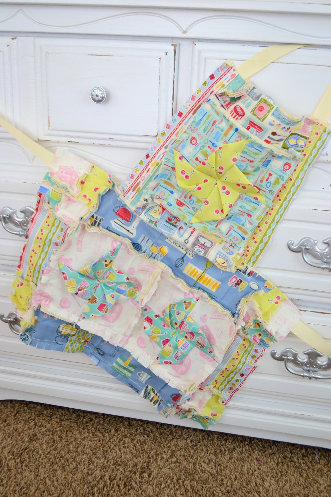 Pinwheel Little Girls Apron Pattern | A Vision to Remember All Things ...
