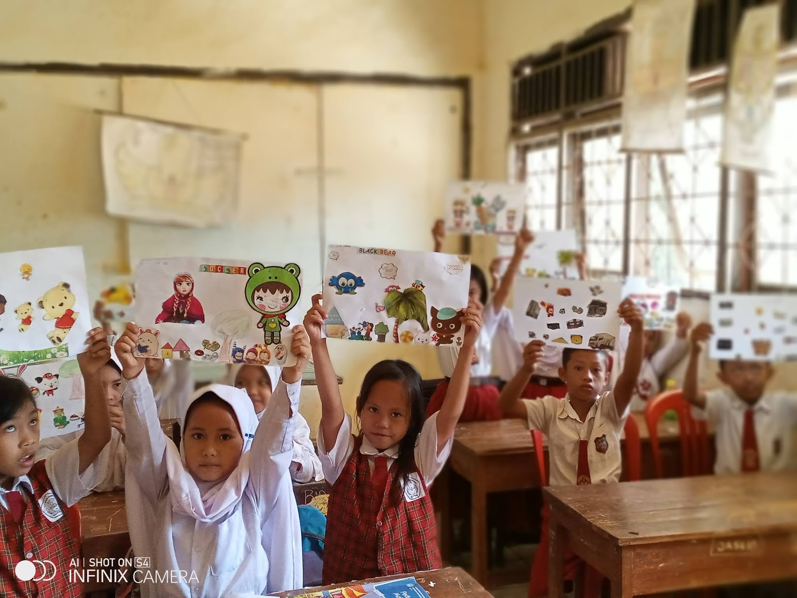 Betty Marlina Blog: Menggambar Teknik Montase dan Kolase di Kelas 4 SD