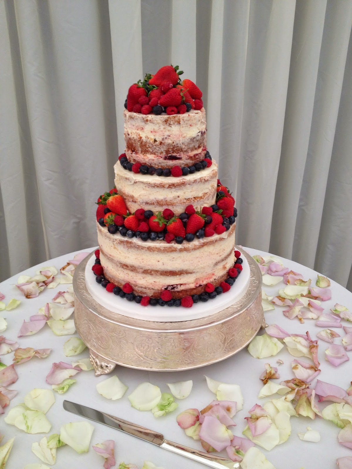 The Vanilla Pod Bakery: #10 Top Reasons Why the Naked Cake Rules!