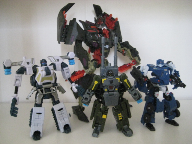 ChCse's blog: Toy Review: Transformers PCC Bombshock w/ Combaticons