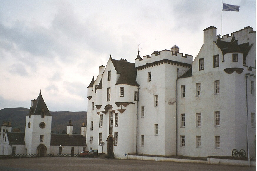 Scotland Road Ways. Two on the Loose. Dan with down travels anywhere ...