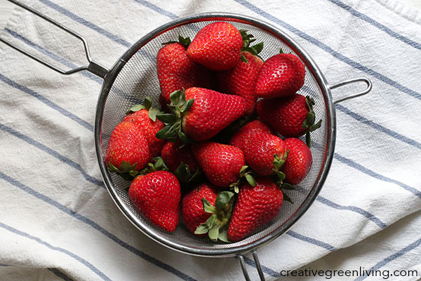 How to Choose & Store Ripe Strawberries | Creative Green Living