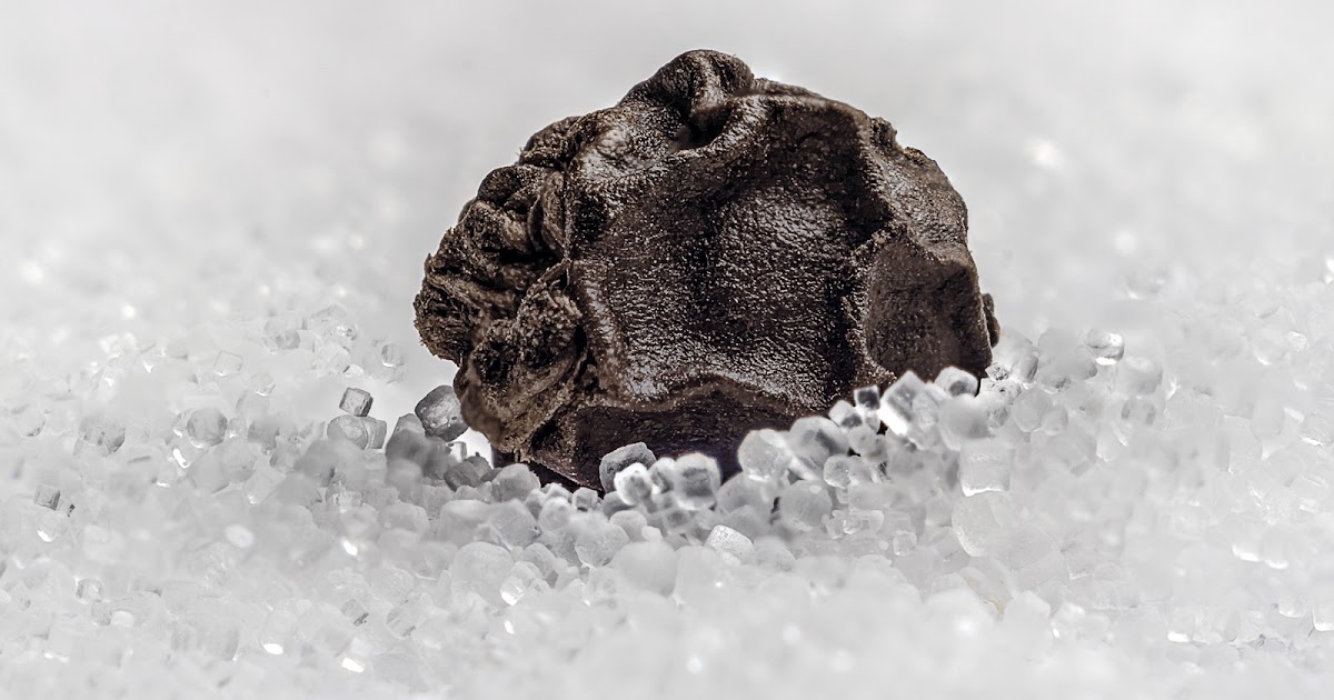 Gordon Pritchard's Photography: A single peppercorn on a bed of salt