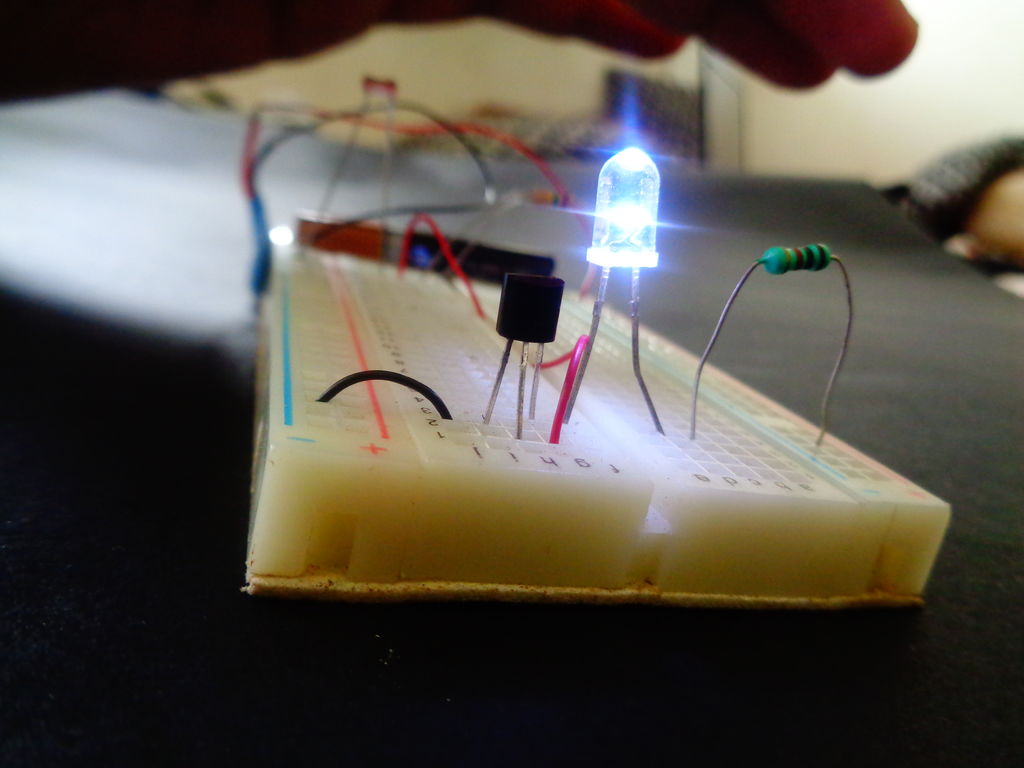 Simple LDR circuit for light sensing (DAY/NIGHT) illumination control