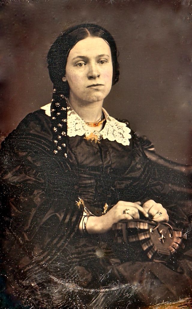 39 Stunning Photos of Upper-Class Girls in the Mid-19th Century ...
