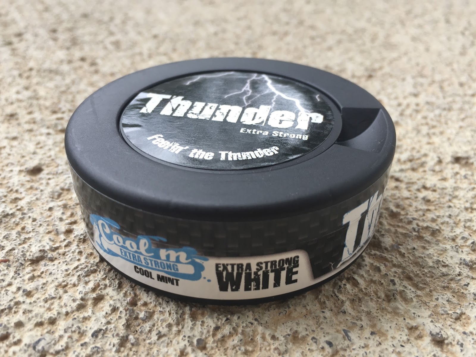 Thunder Cool Mint (White Portion) - Review (Discontinued). 8 October 2012.