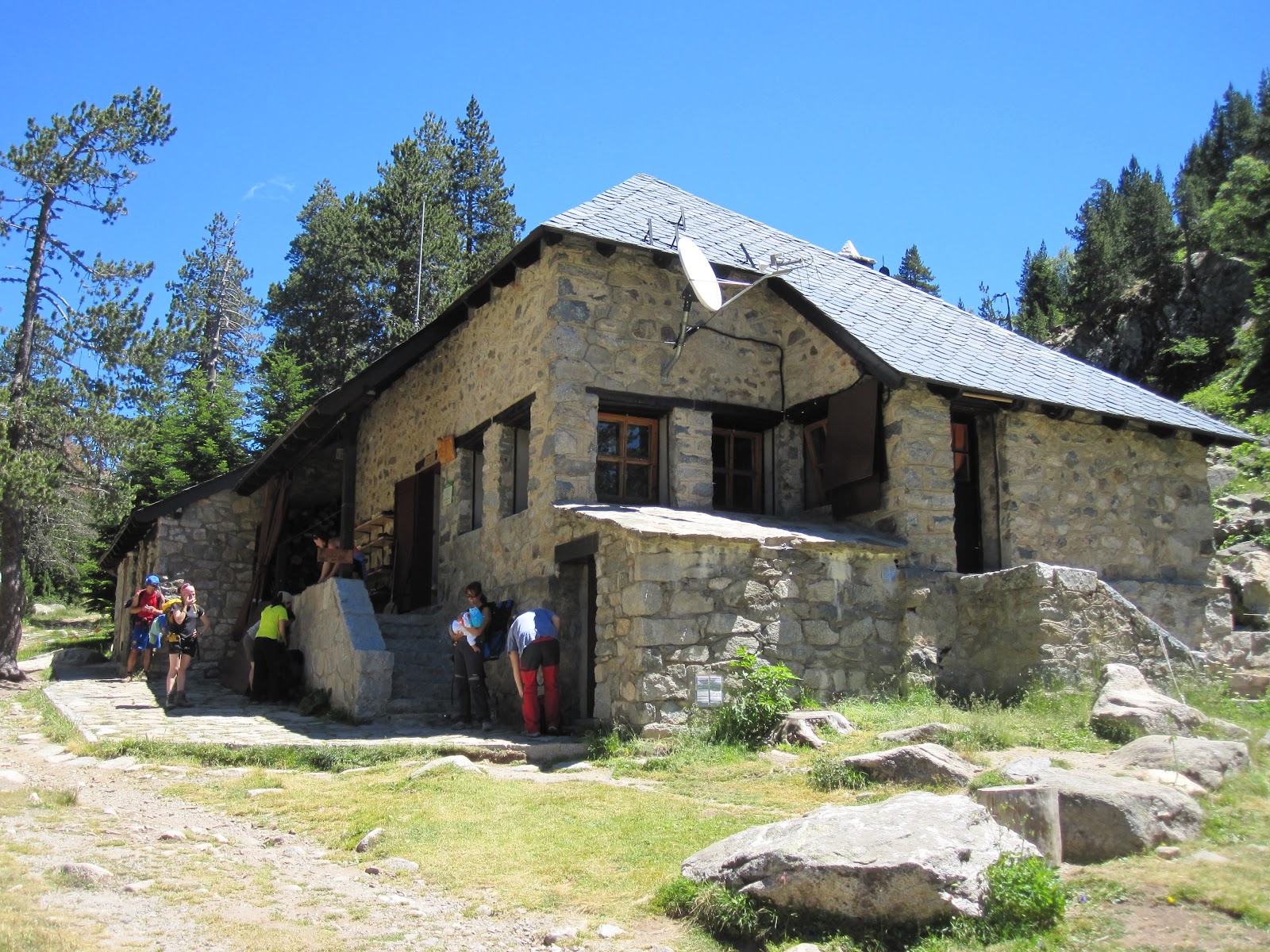 hodei guztien gainetik...: Refugi Ventosa i Calvell - Refugi d'Estany Llong