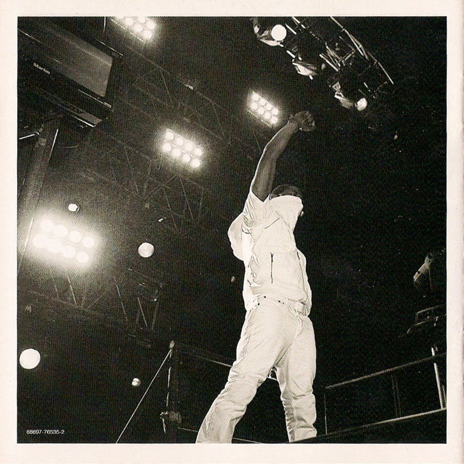 Encarte: Usher - Versus - Encartes Pop