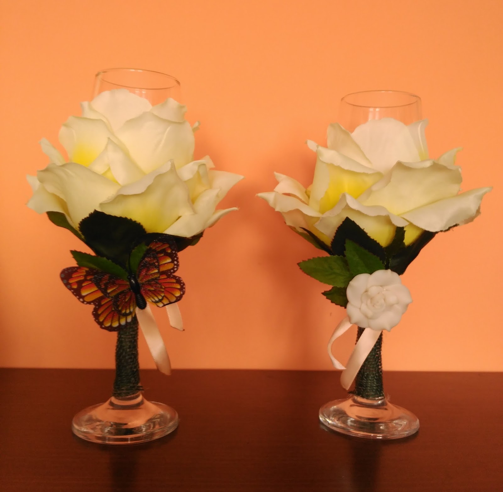 TU RINCON DE LA IMAGINACIÓN: COPAS EN FORMA DE FLOR PARA BRINDAR LOS NOVIOS