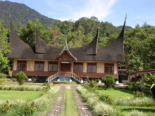 HOME, INSIDE: Minang House - Indonesian Ethnic Home Idea