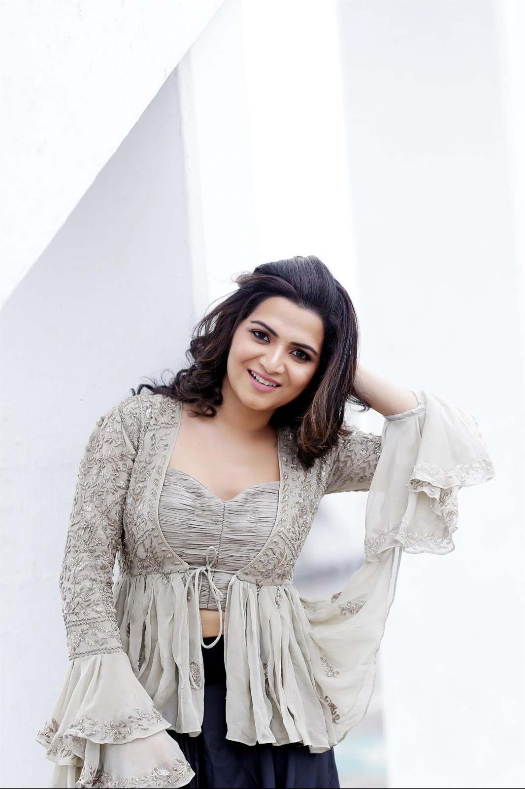 Anchor Dhivyadharshini new Stills